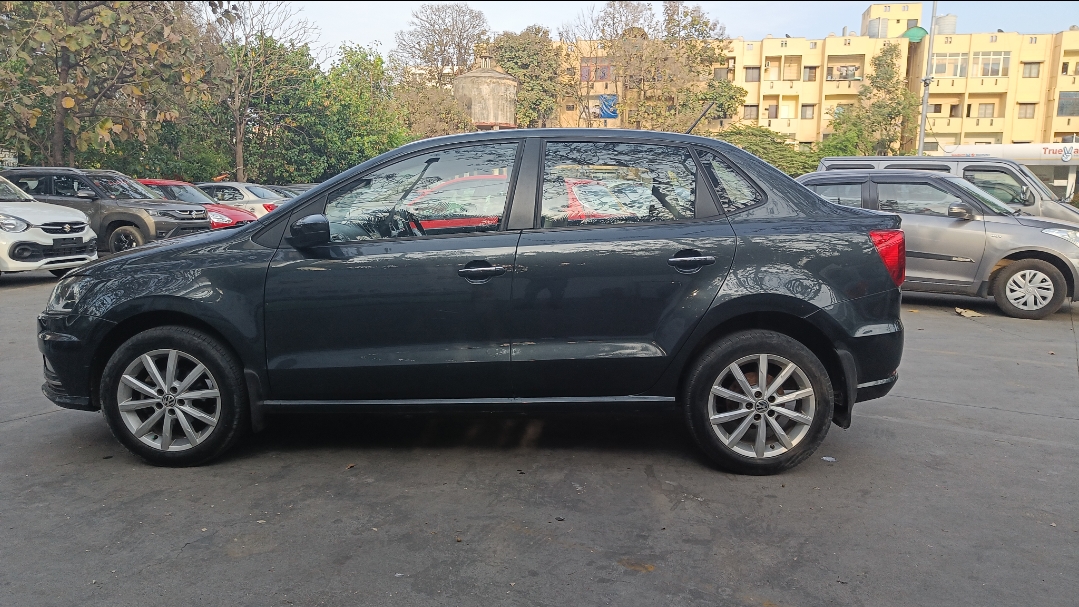 Volkswagen Ameo Highline 1.0L Plus (P) - Mahindra First Choice
