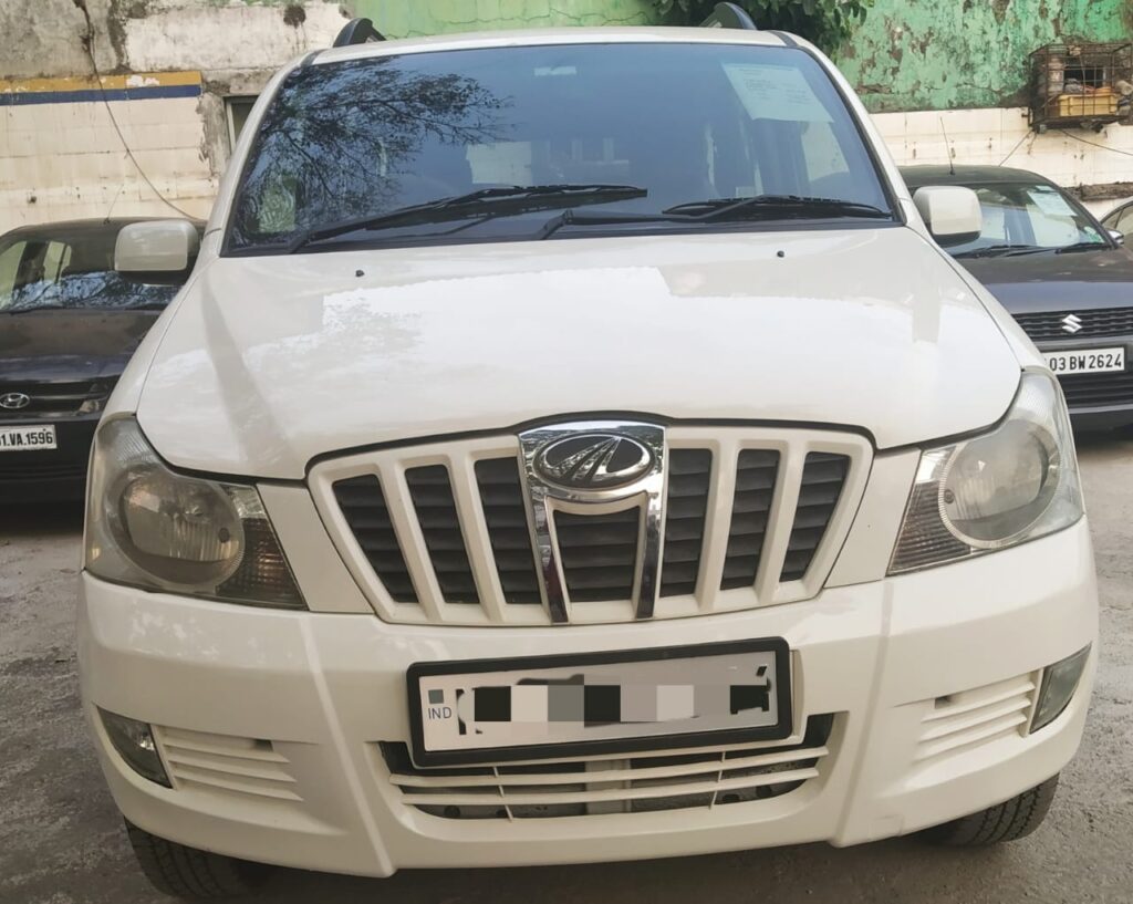 Used Mahindra Xylo E8 in Nagpur 2010 model, India at Best Price.
