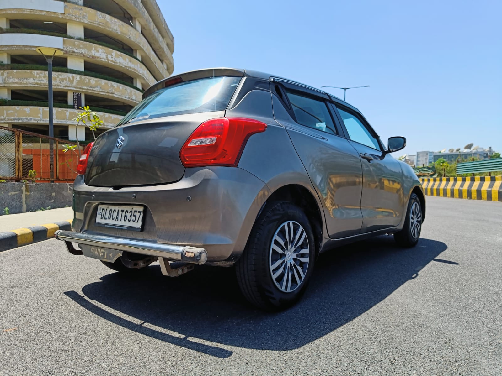Used Maruti Suzuki Swift VXI AGS BS IV in Noida 2018 model, India at ...