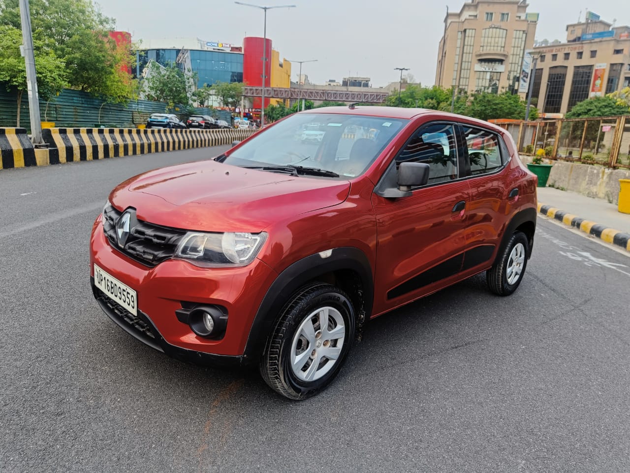 Used Renault Kwid RXT 1.0 BS IV in Noida 2015 model, India at Best Price.