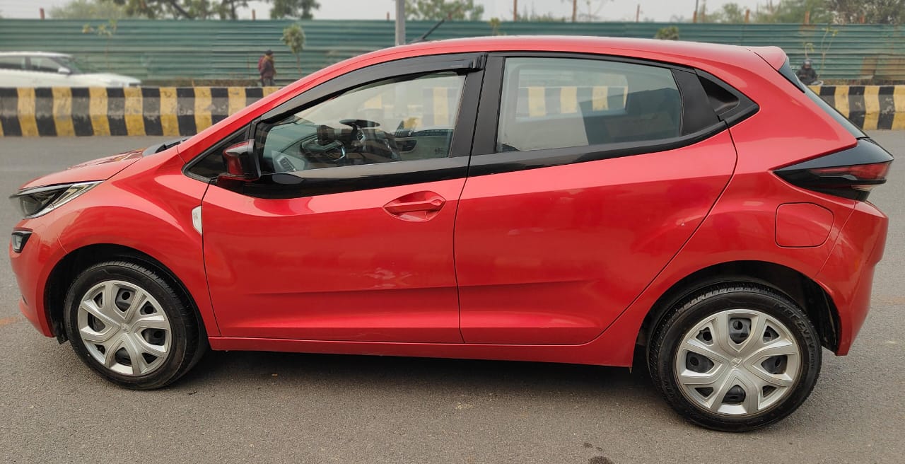 Tata Altroz Xm Petrol Plus - Mahindra First Choice