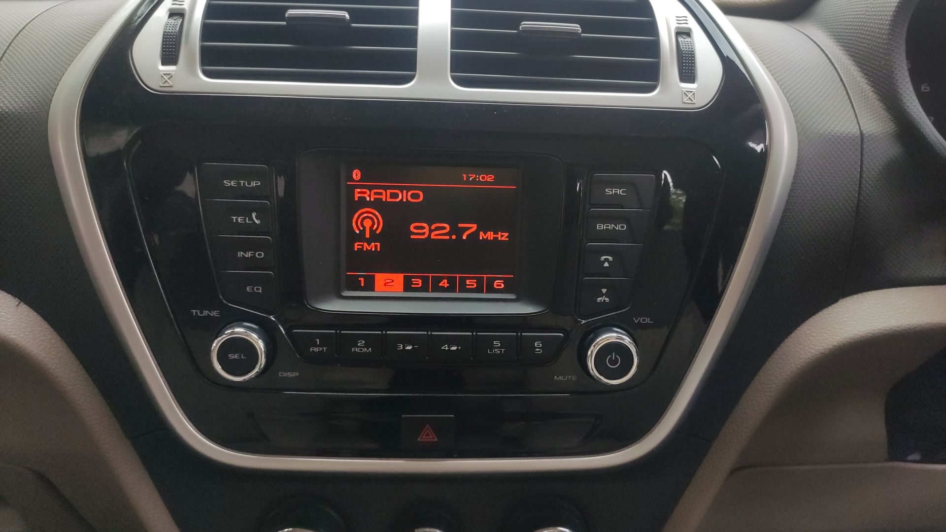 Used Mahindra TUV300 T8 in Bangalore 2017 model, India at Best Price.