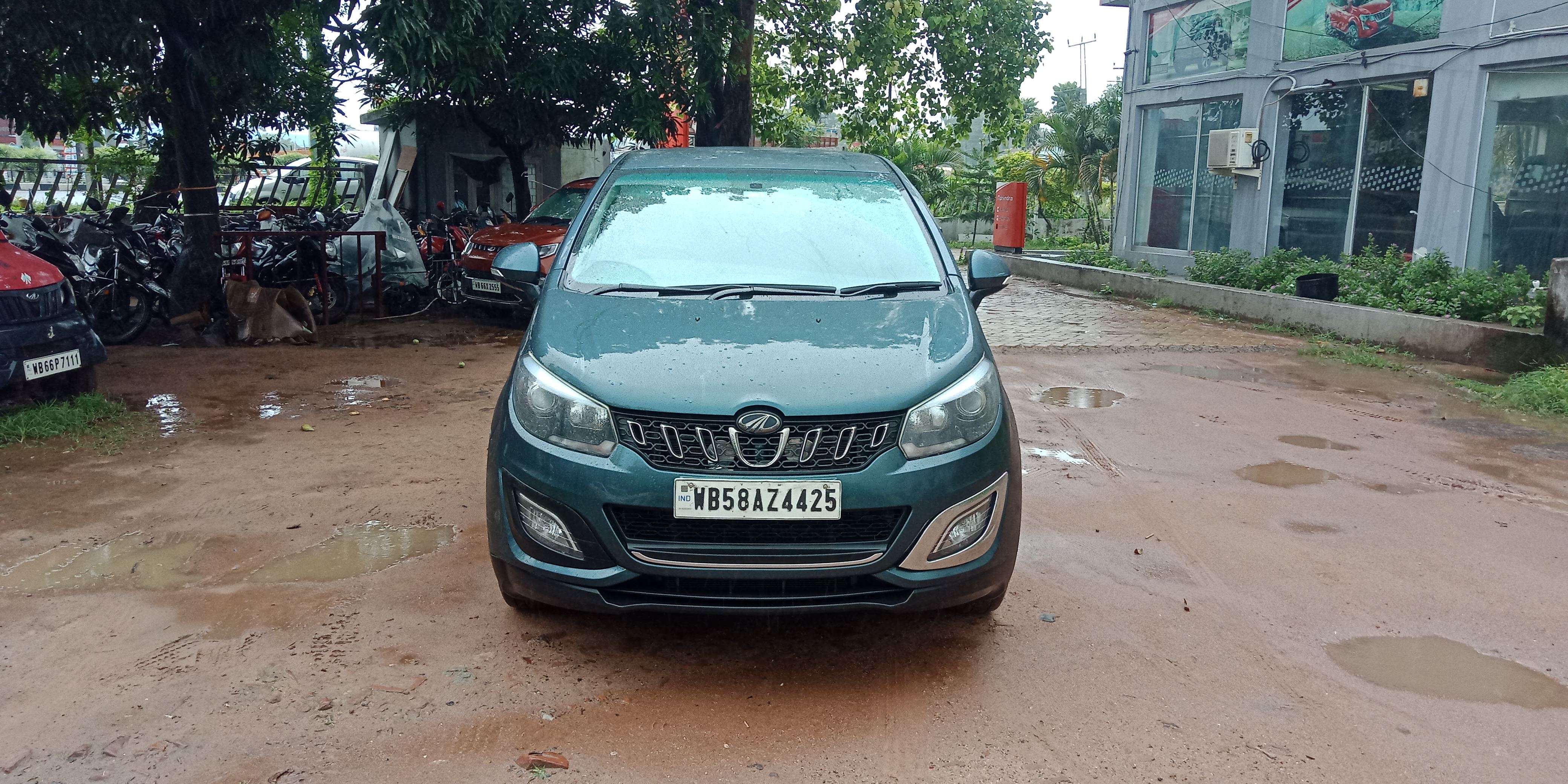 Used Mahindra Marazzo M2 8-Seater in Malda 2019 model, India at Best Price.