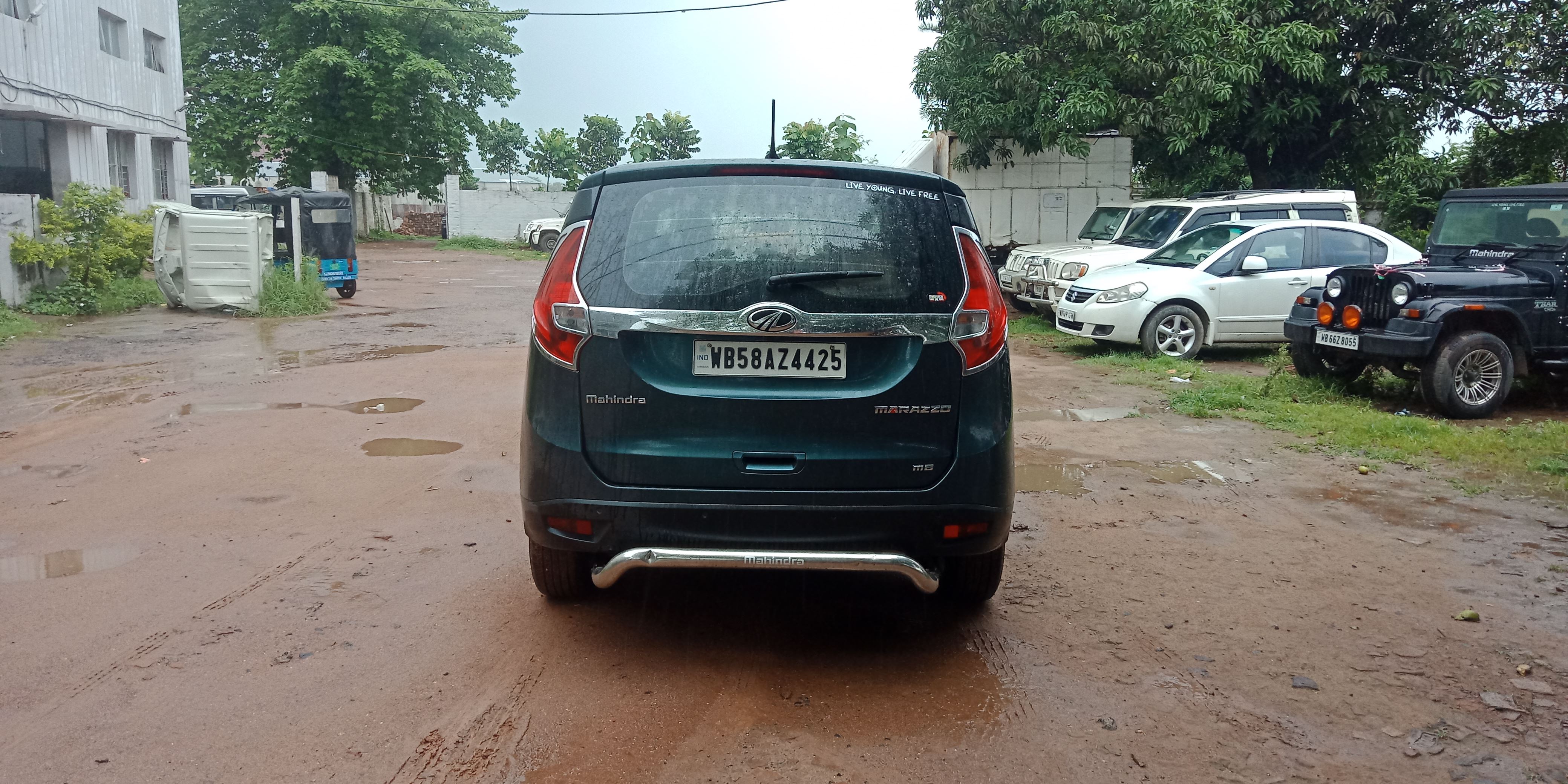 Used Mahindra Marazzo M2 8-Seater in Malda 2019 model, India at Best Price.