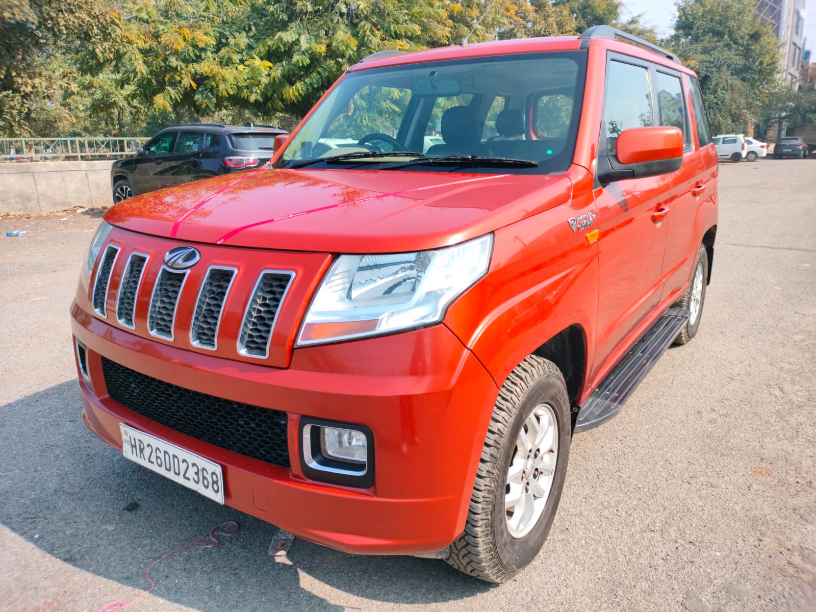 Used Mahindra TUV300 T8 in Noida 2017 model, India at Best Price.