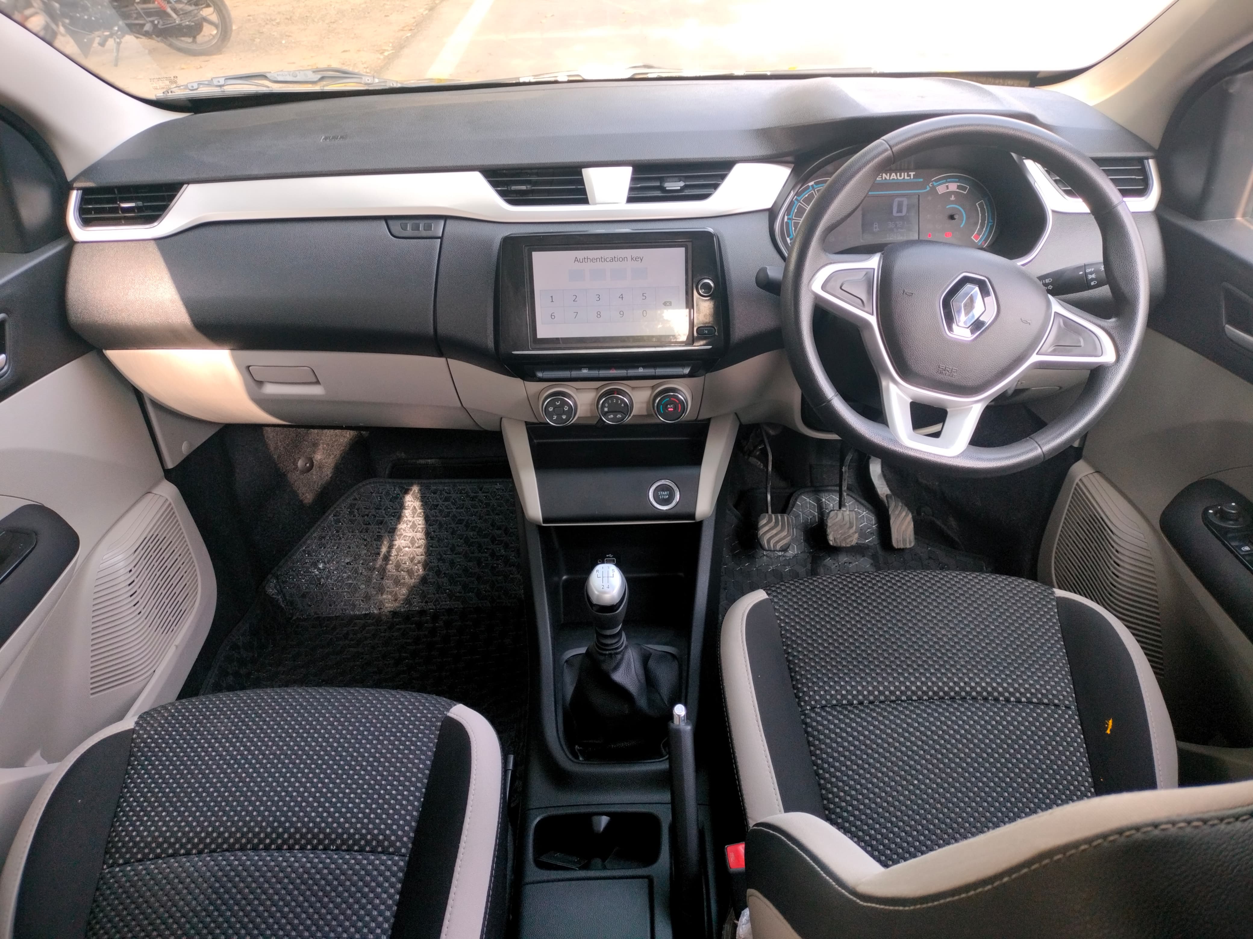 Renault Triber(2019-2020) Rxz - Mahindra First Choice