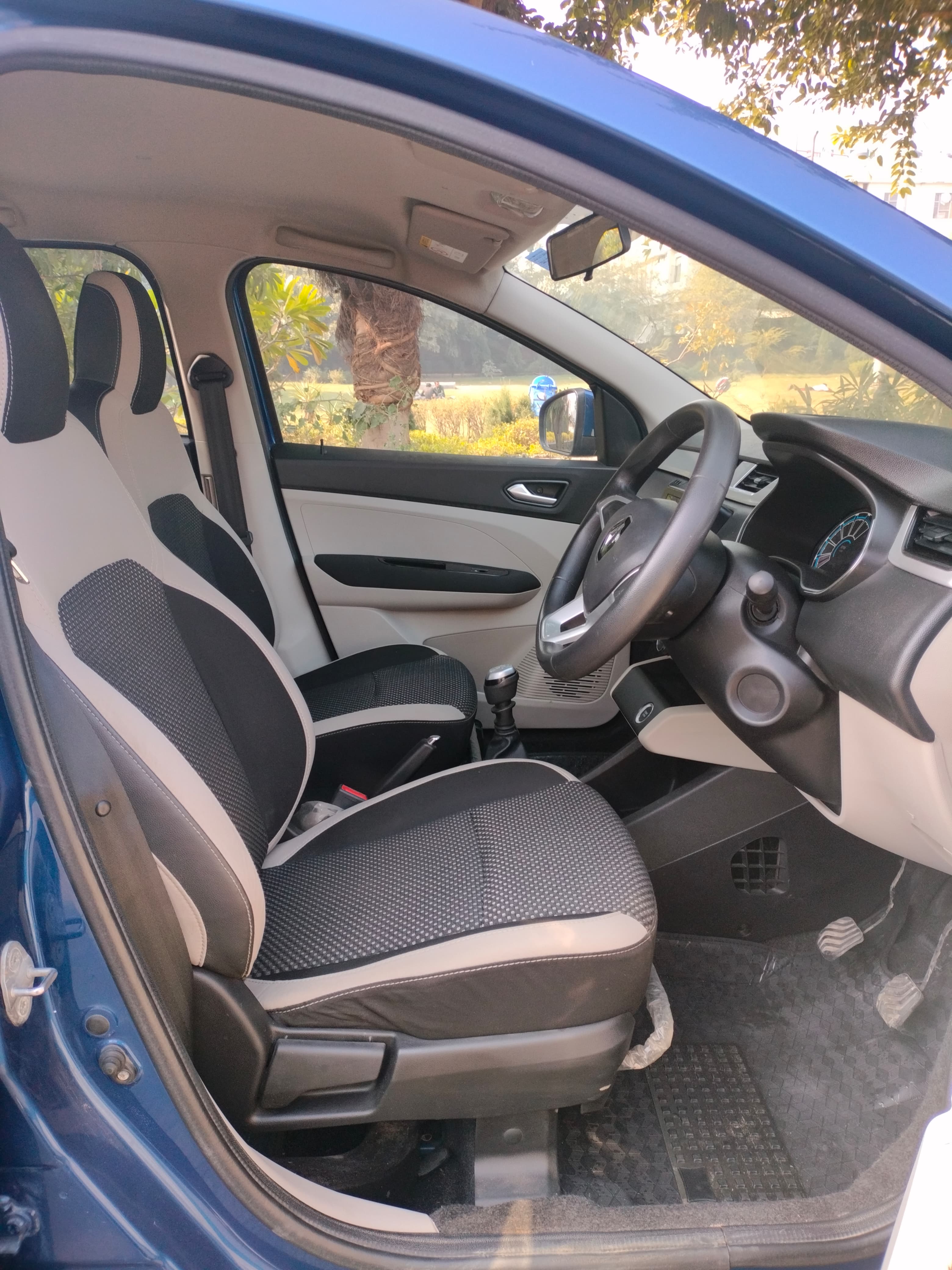 Renault Triber(2019-2020) Rxz - Mahindra First Choice