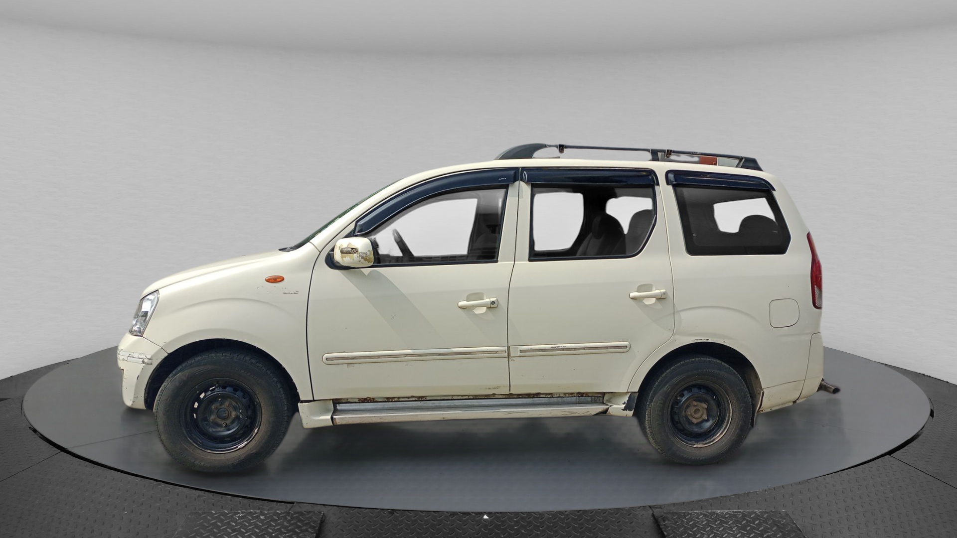 Used Mahindra Xylo E6 BS III in Pune 2010 model, India at Best Price.