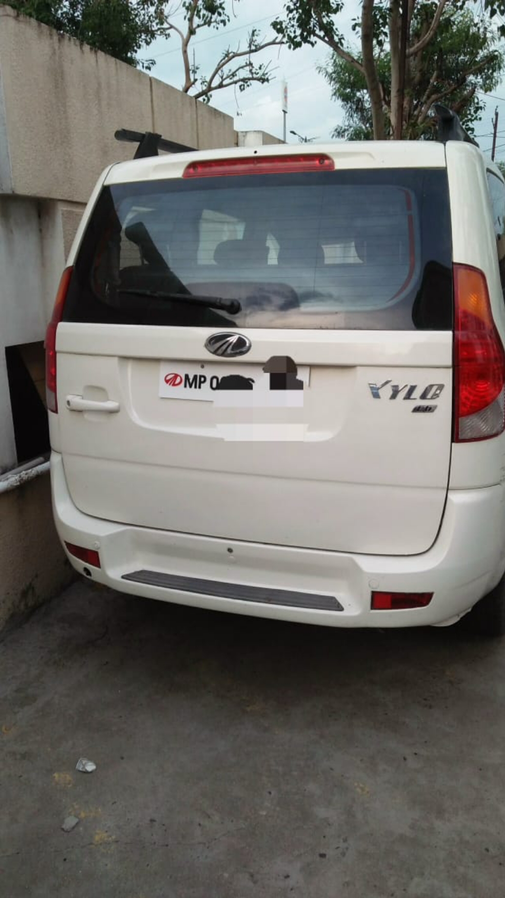 Used Mahindra Xylo E6 in Indore 2010 model, India at Best Price.