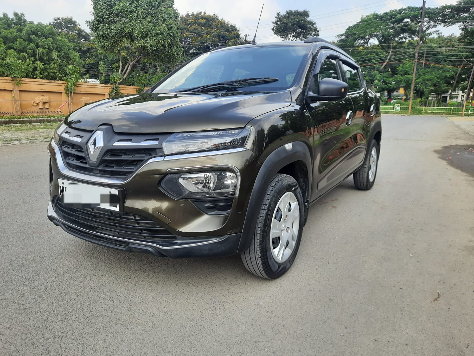 Used Renault Kwid RXT 1.0 BS IV in Indore 2020 model, India at Best Price.