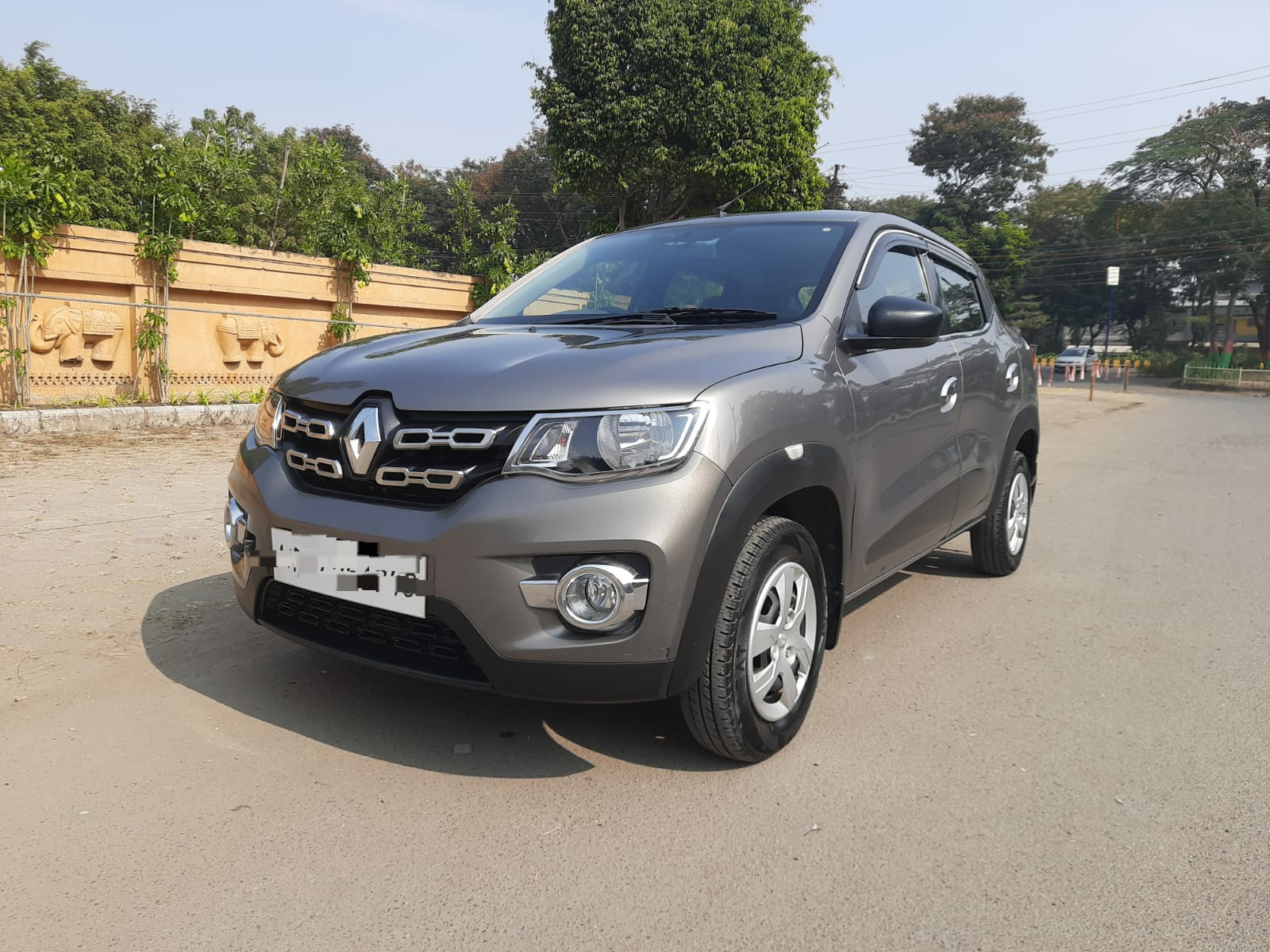 Used Renault Kwid RXT 1.0 BS IV in Indore 2018 model, India at Best Price.