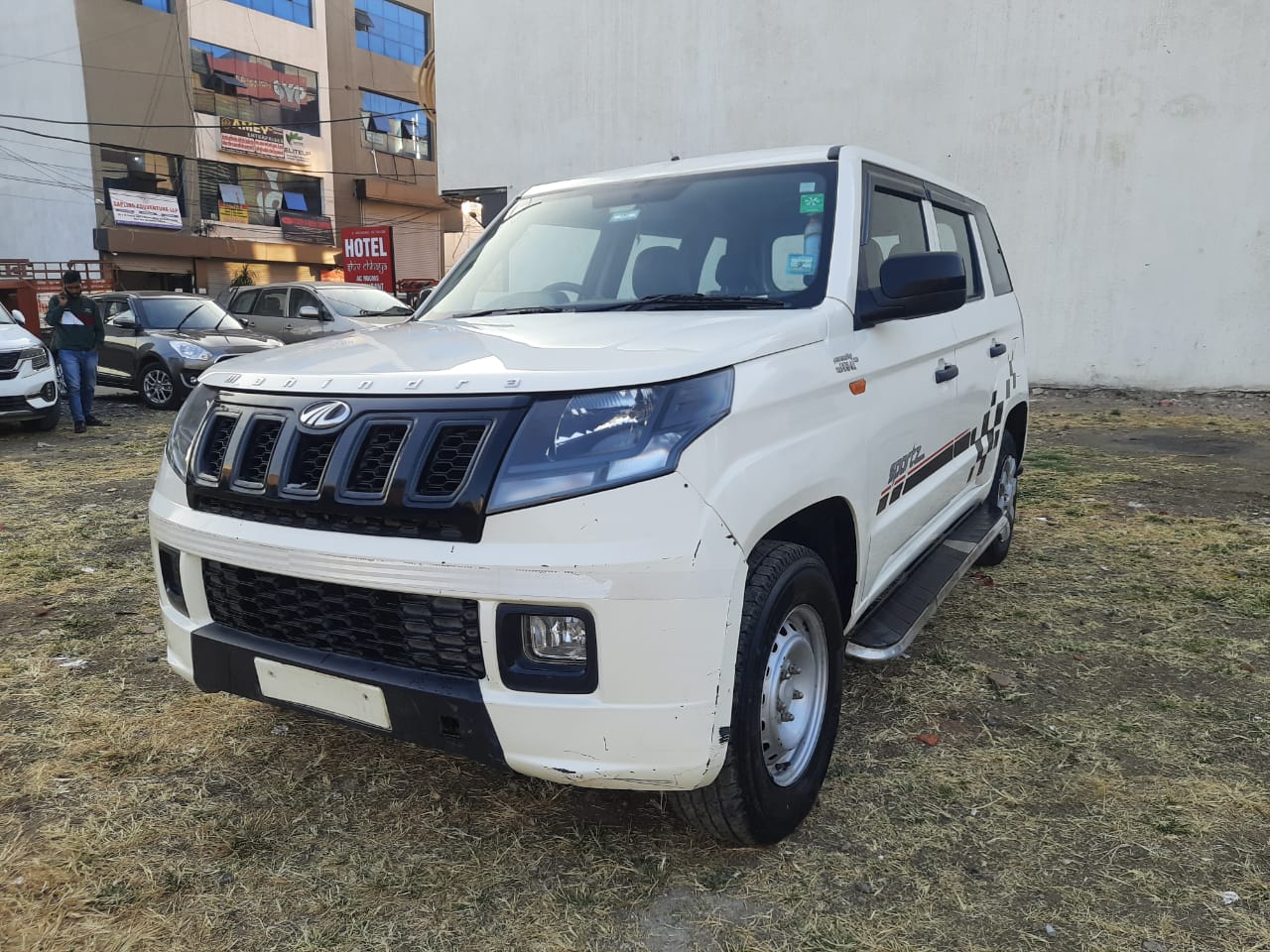Used Mahindra TUV300 T4 Plus in Indore 2020 model, India at Best Price.