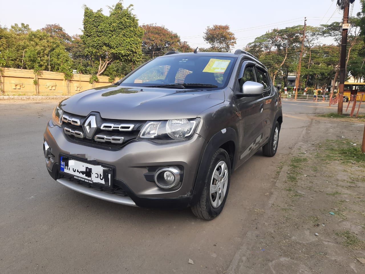 Used Renault Kwid RXT 1.0 BS IV in Indore 2017 model, India at Best Price.