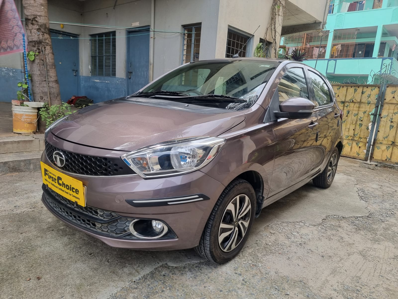 Used Tata Tiago Revotron XZ in Bangalore 2017 model, India at Best Price.