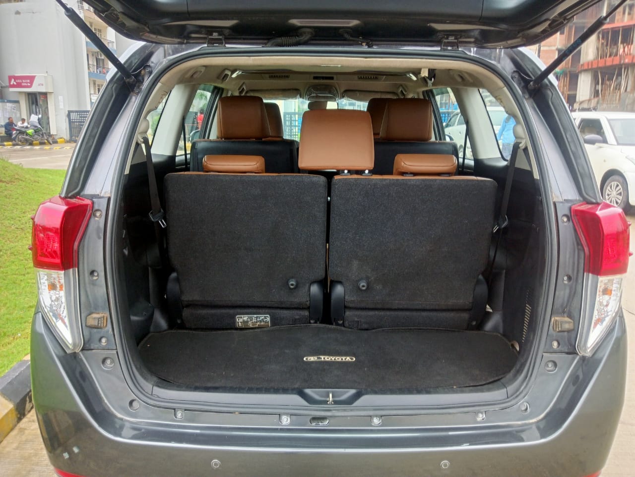 Toyota Innova Crysta 2.8 Zx At 7 Str - Mahindra First Choice