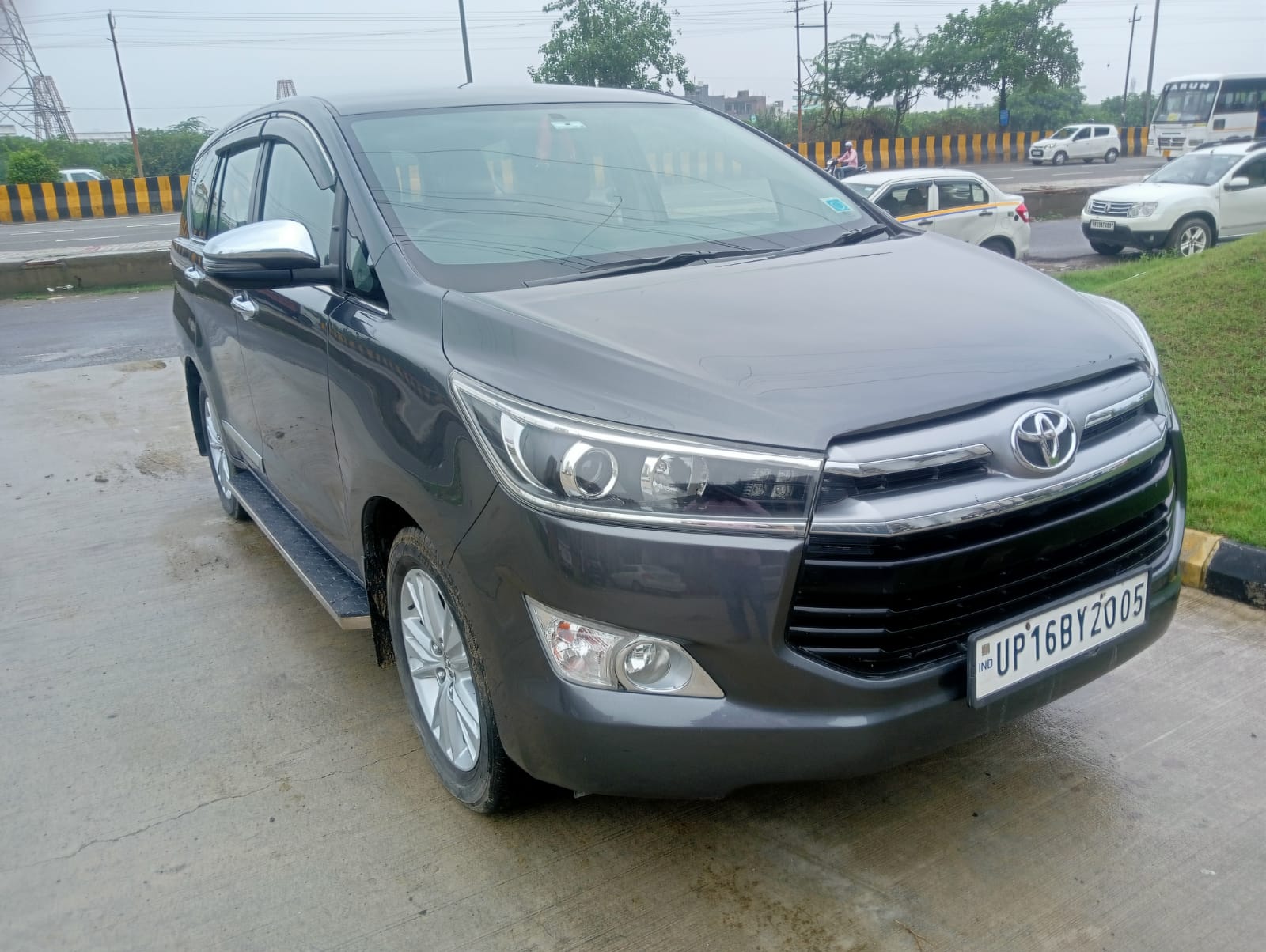 Toyota Innova Crysta 2.8 Zx At 7 Str - Mahindra First Choice
