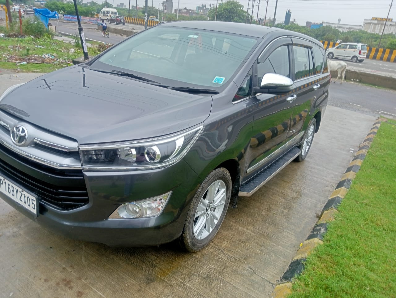 Toyota Innova Crysta 2.8 Zx At 7 Str - Mahindra First Choice