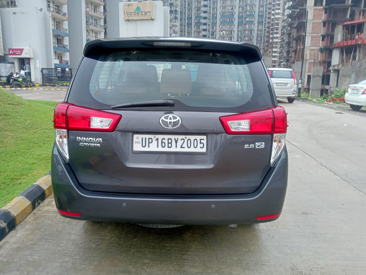 Toyota Innova Crysta 2.8 Zx At 7 Str - Mahindra First Choice