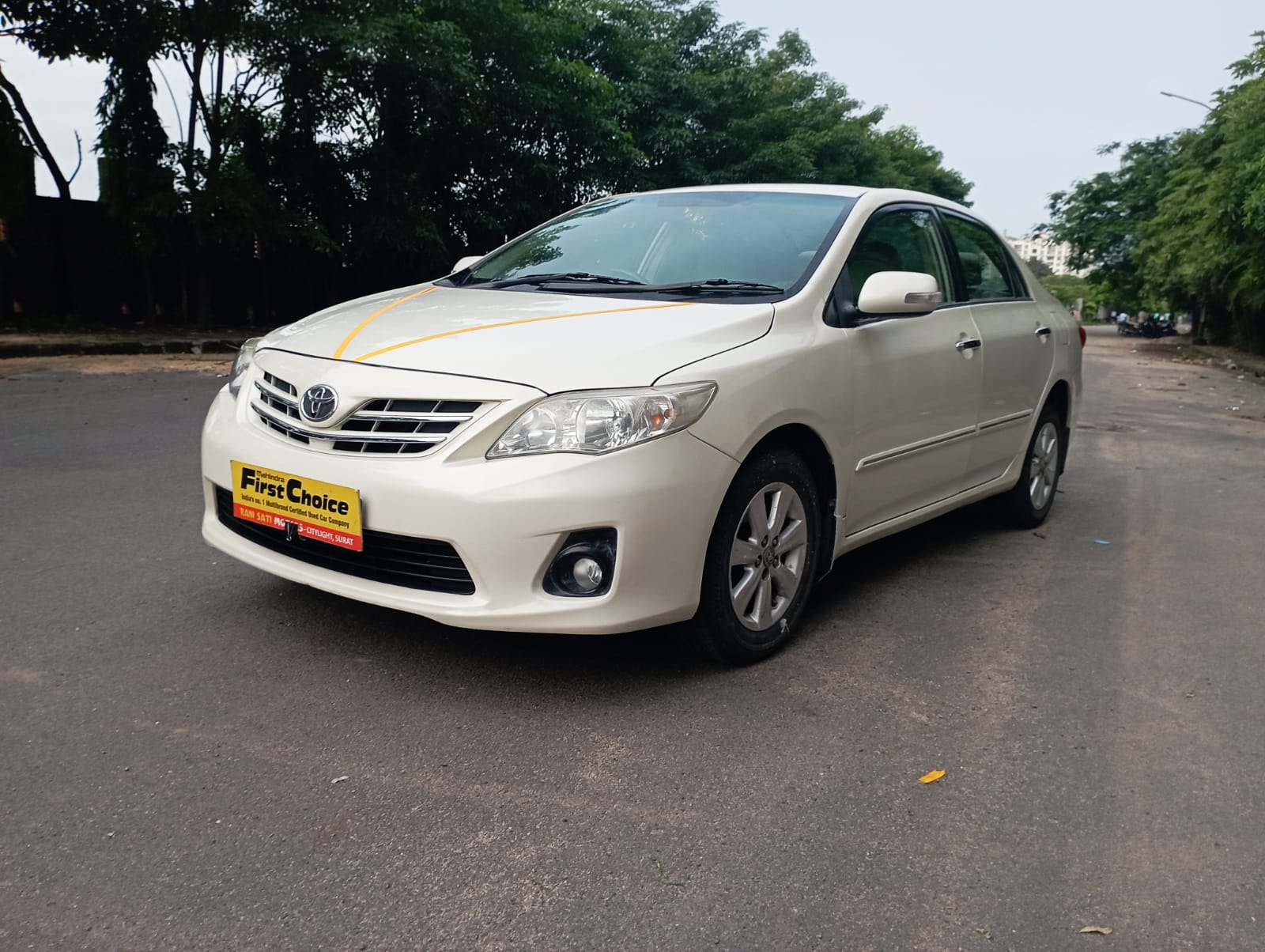 Used Toyota Corolla Altis 1.8 G in Surat 2012 model, India at Best Price.