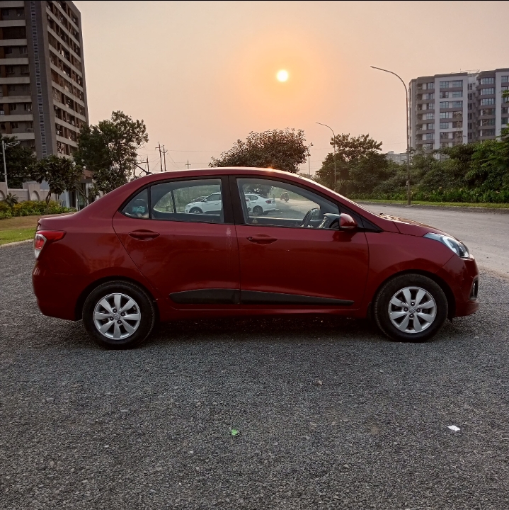 Hyundai Xcent 1.1 Crdi Mt Base - Mahindra First Choice