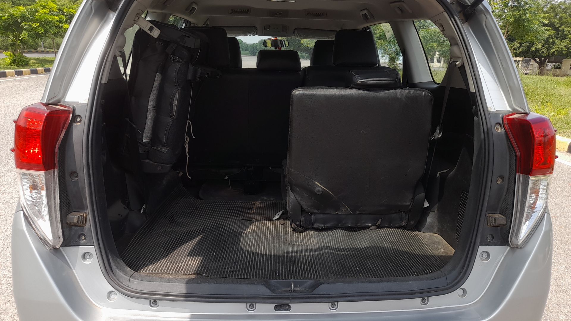 Used Toyota Innova Crysta 2.4 G MT 8-Seater BS IV in Faridabad 2017 ...