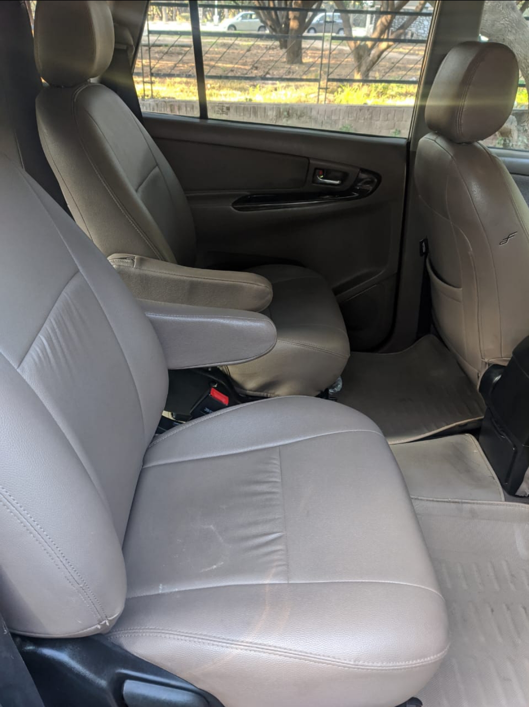 Used Toyota Innova 2.5 V in Chandigarh 2015 model, India at Best Price.