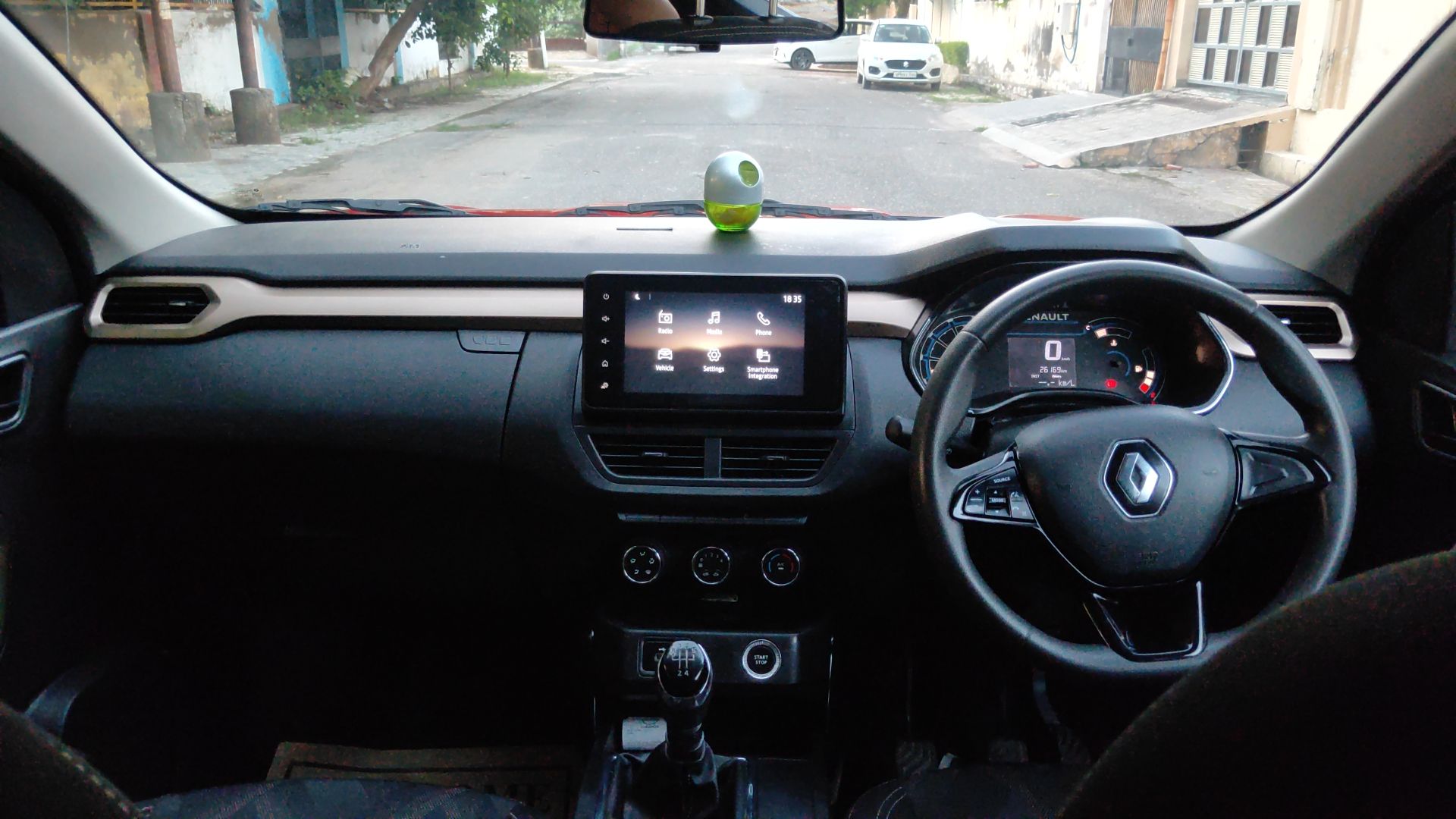 Used Renault Kiger RXE MT Dual Tone in Agra 2021 model, India at Best ...