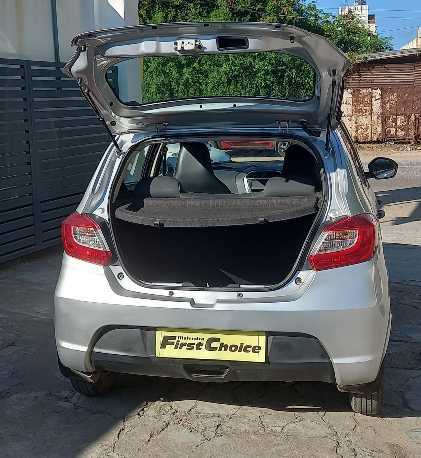 Used Tata Tiago Revotron XM in Pondicherry 2017 model, India at Best Price.