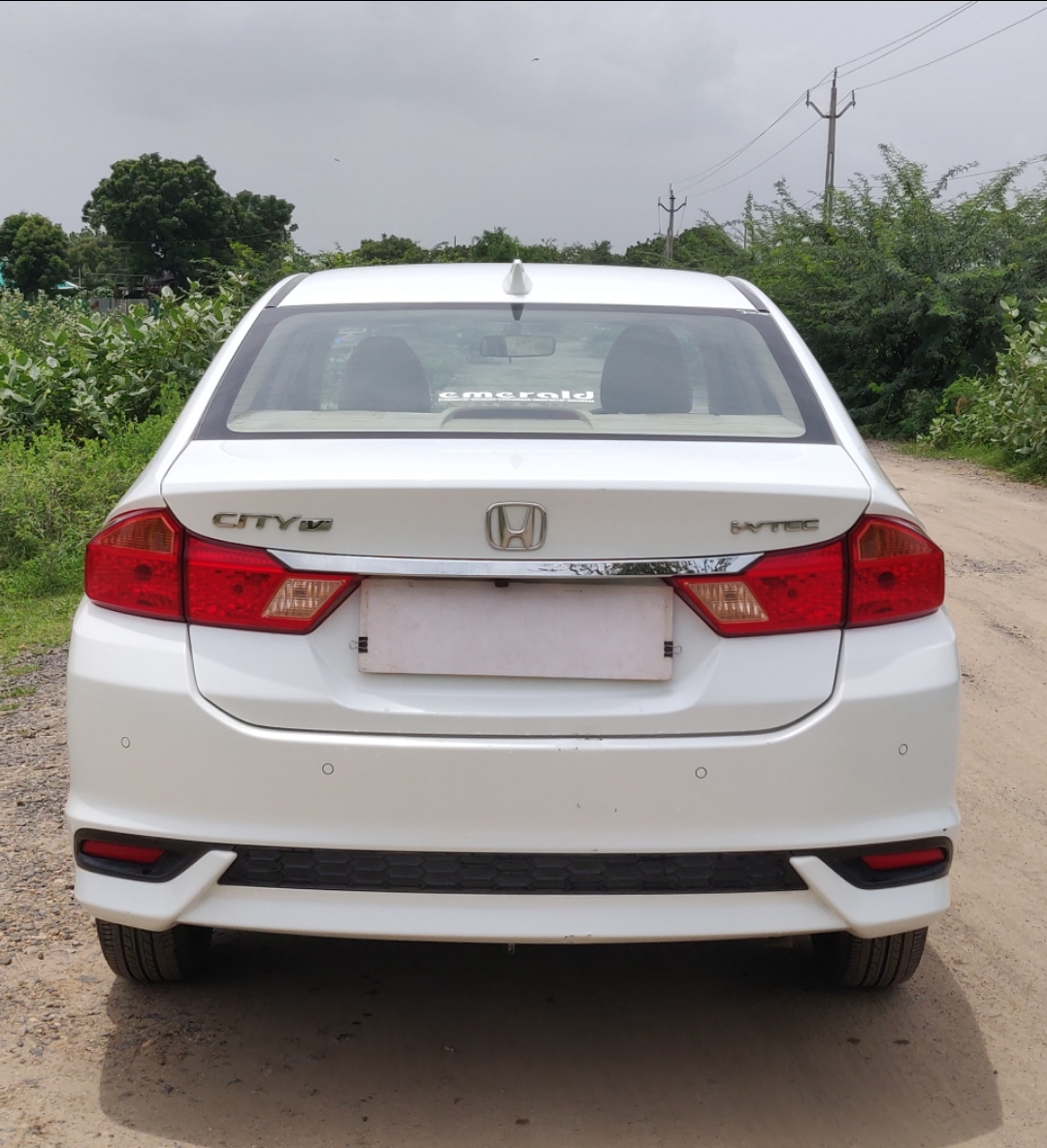 Used Honda City 1.5 V MT in Ahmedabad 2019 model, India at Best Price.