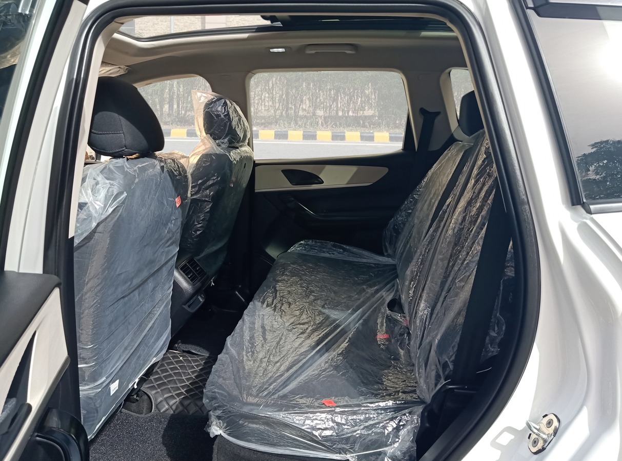 Used Mahindra XUV700 AX5 MT Diesel 5 STR in New Delhi 2022 model, India ...