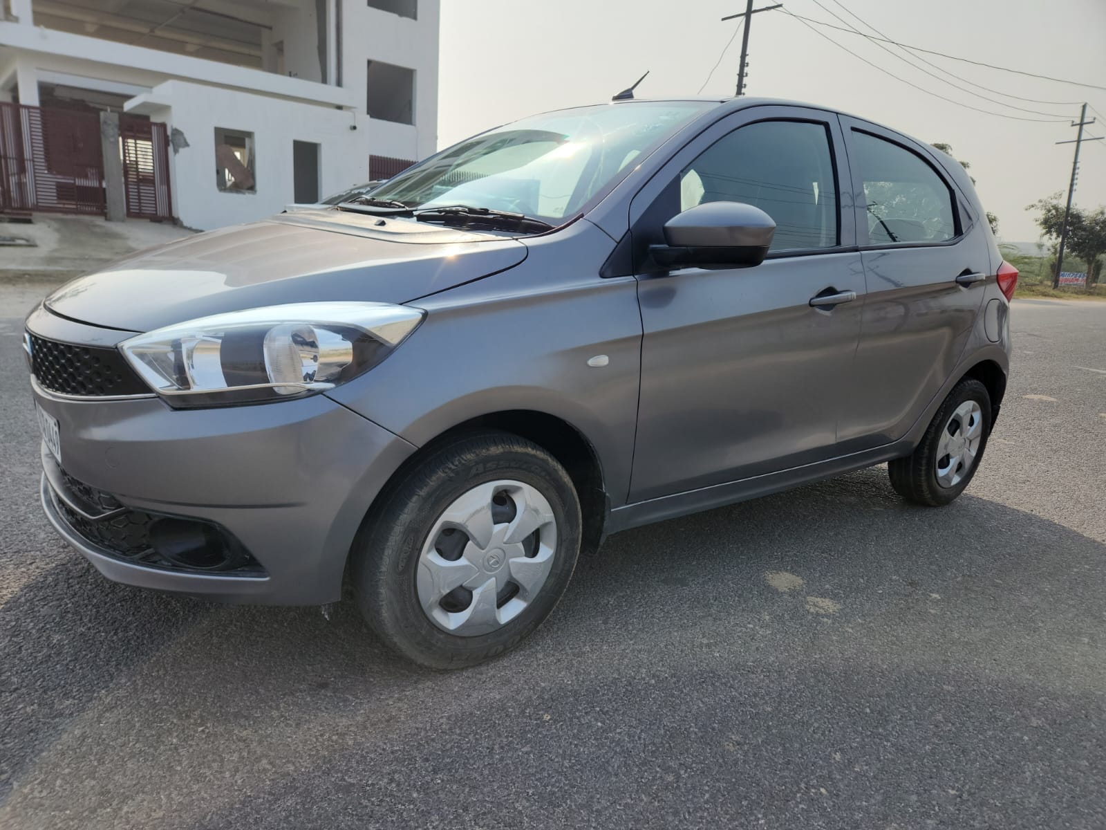 Used Tata Tiago Revotron XTA AMT in Noida 2018 model, India at Best Price.