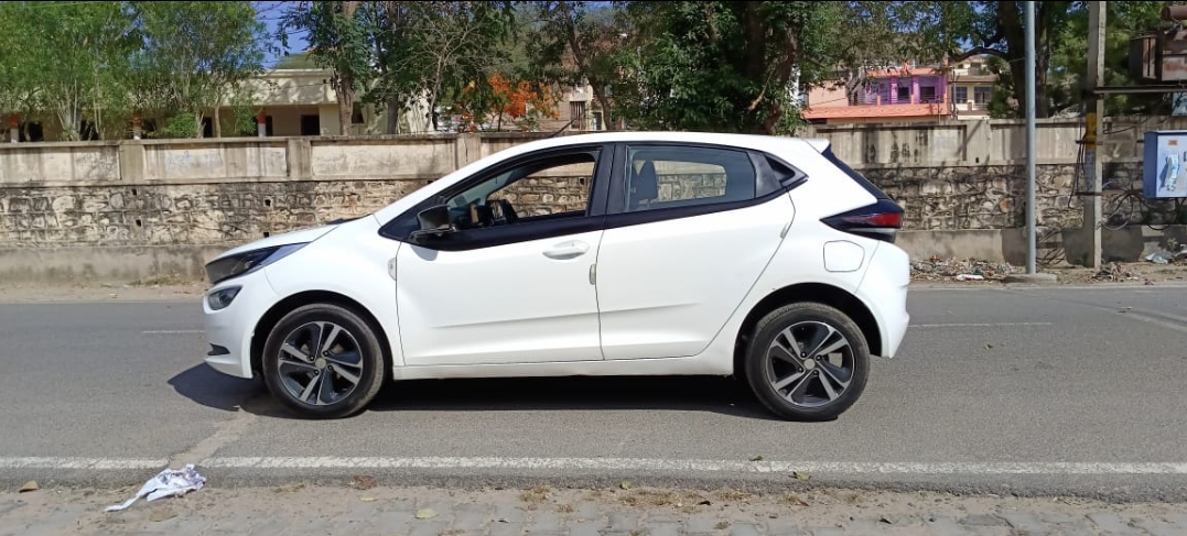 Used Tata Altroz XZ Petrol in Ajmer 2020 model, India at Best Price.