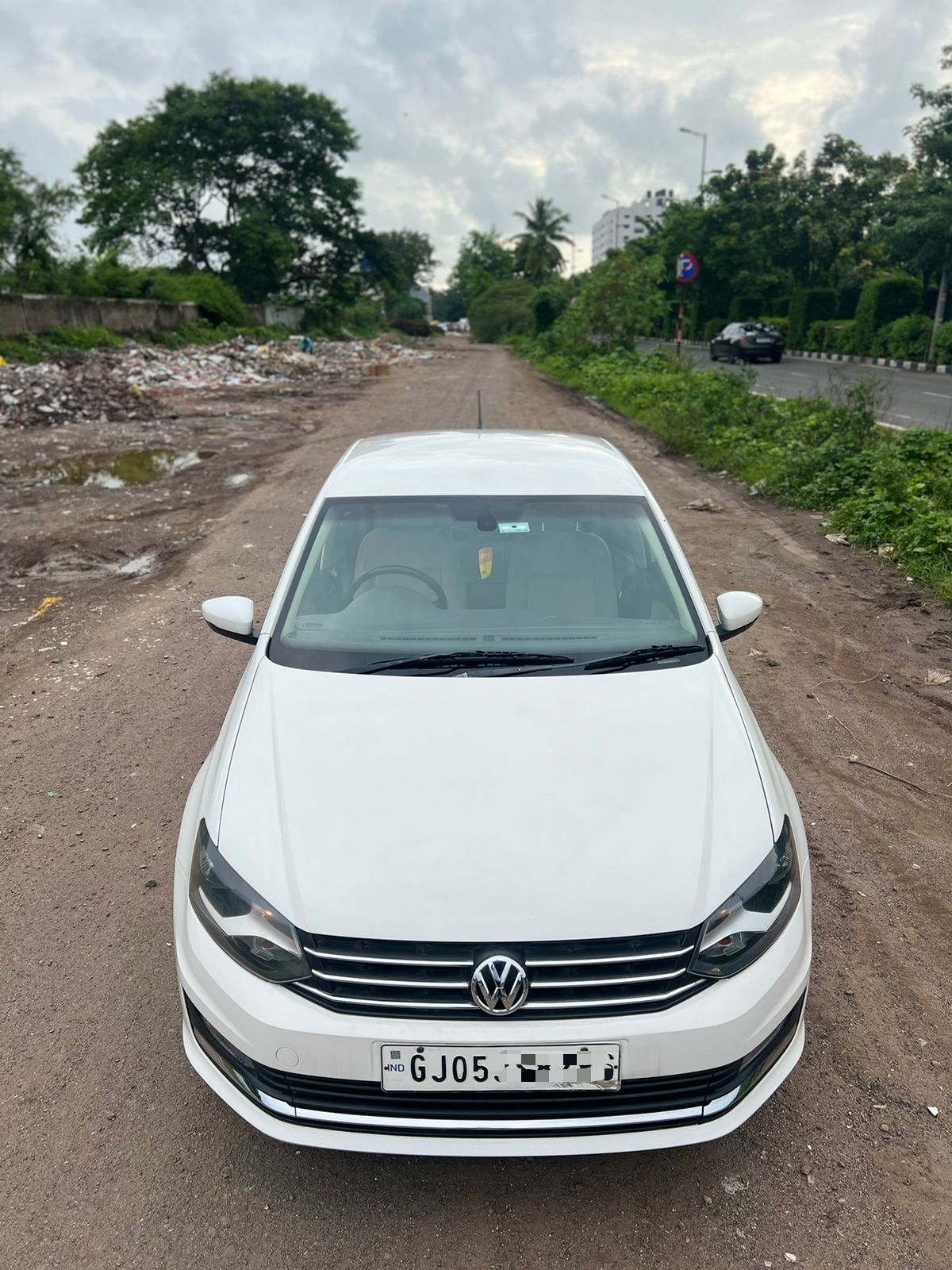 Used Volkswagen Vento 1.5 L TDI Highline Diesel AT BS IV in Surat 2016 ...