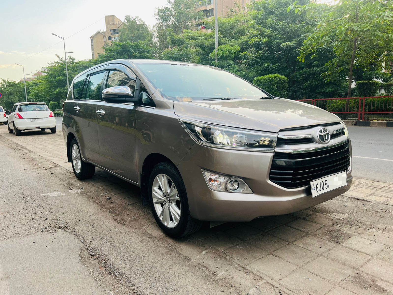 Used Toyota Innova Crysta 2.7 ZX AT 7-Seater BS IV in Surat 2019 model ...