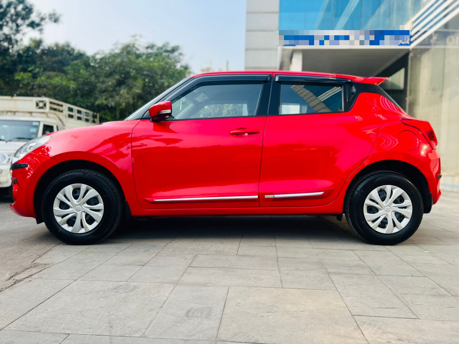Maruti Suzuki Swift Vxi - Mahindra First Choice