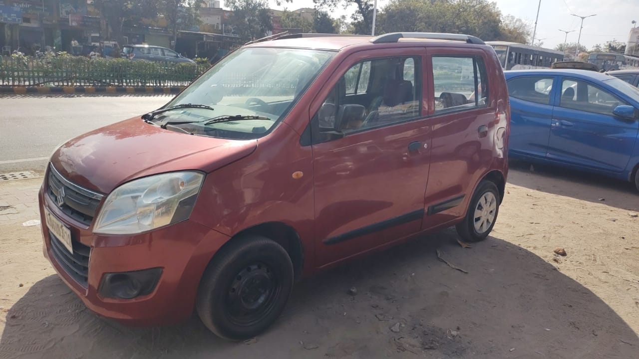 Used Maruti Suzuki Wagon R LXI 1.0 BS IV in Surat 2013 model, India at Best Price.