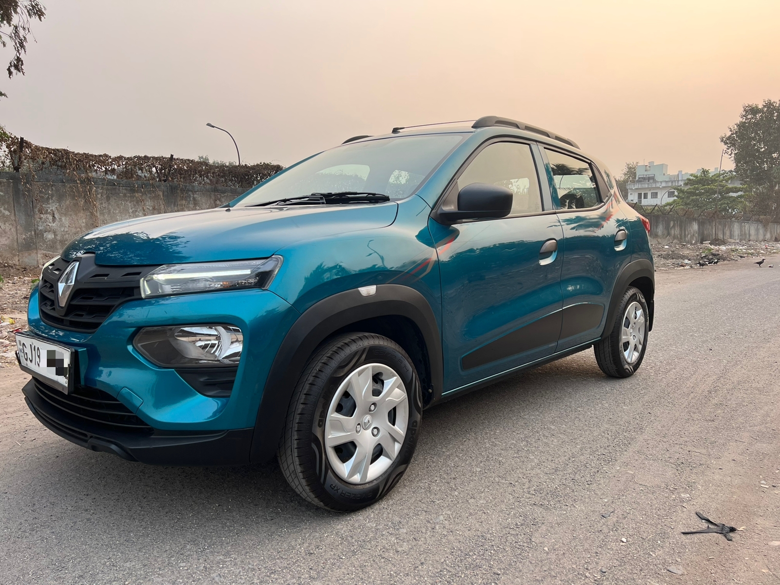 Used Renault Kwid RXL 1.0 BS IV in Surat 2021 model, India at Best Price.