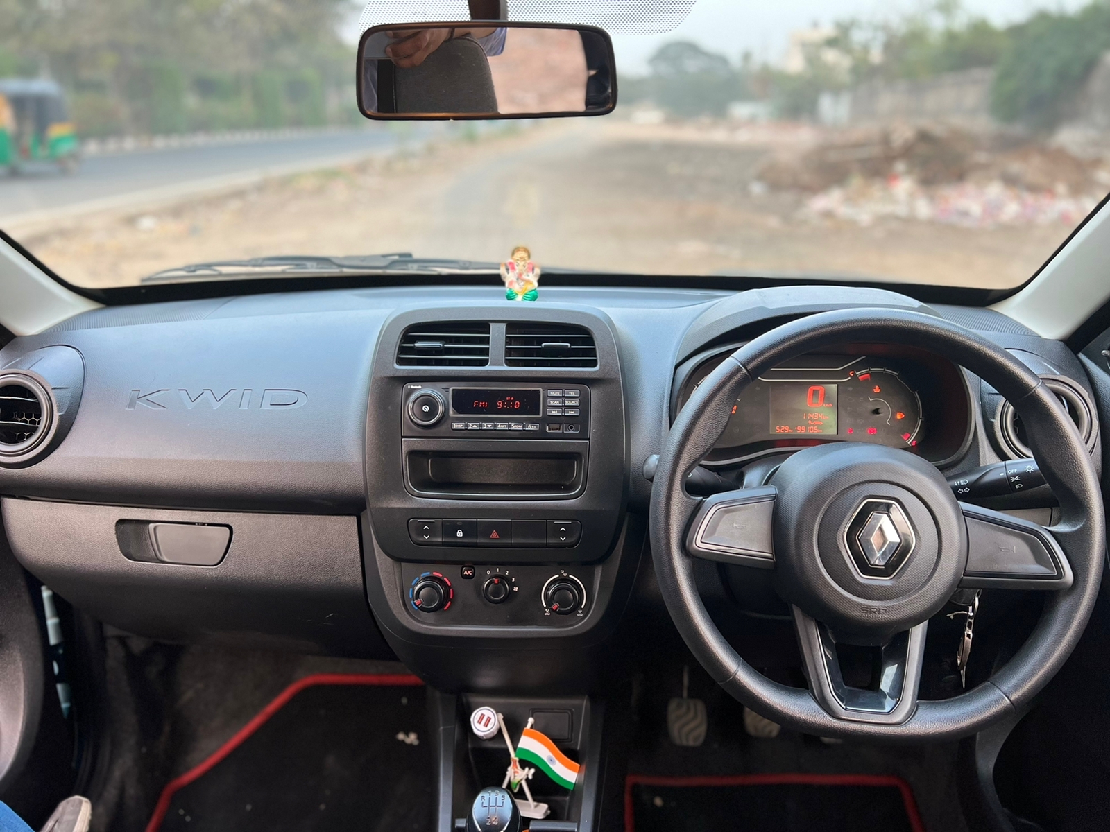 Used Renault Kwid RXL 1.0 BS IV in Surat 2021 model, India at Best Price.