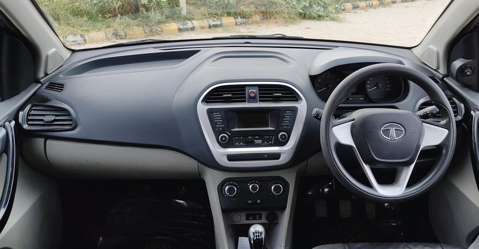 Used Tata Tiago Revotron XT in Gurgaon 2017 model, India at Best Price.