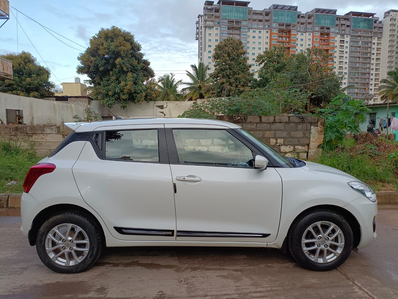 Maruti Suzuki Swift Zxi Amt - Mahindra First Choice