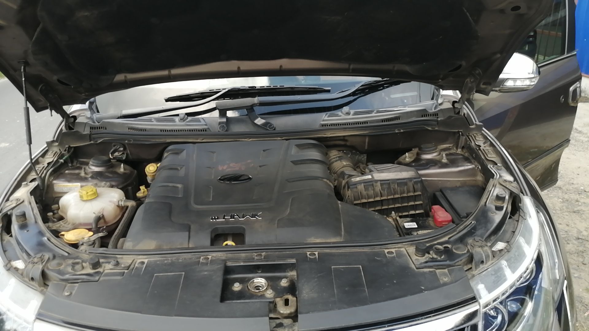 Used Mahindra XUV500 W9 in Kolkata 2018 model, India at Best Price.