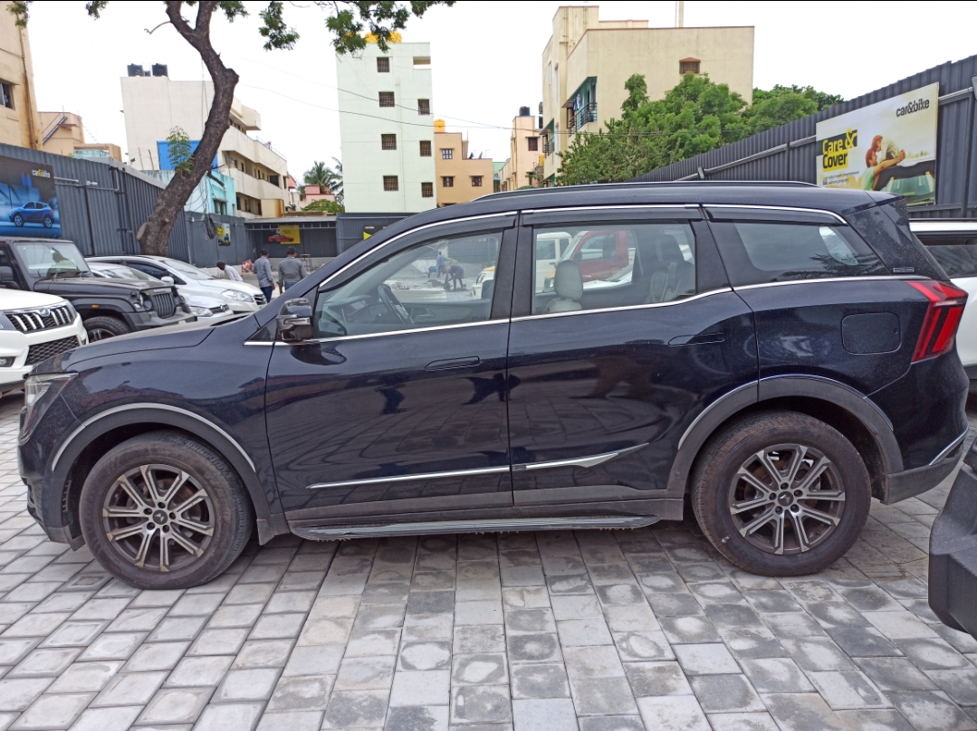 Mahindra Xuv700 Ax7 Pet At 7 Seater - Mahindra First Choice