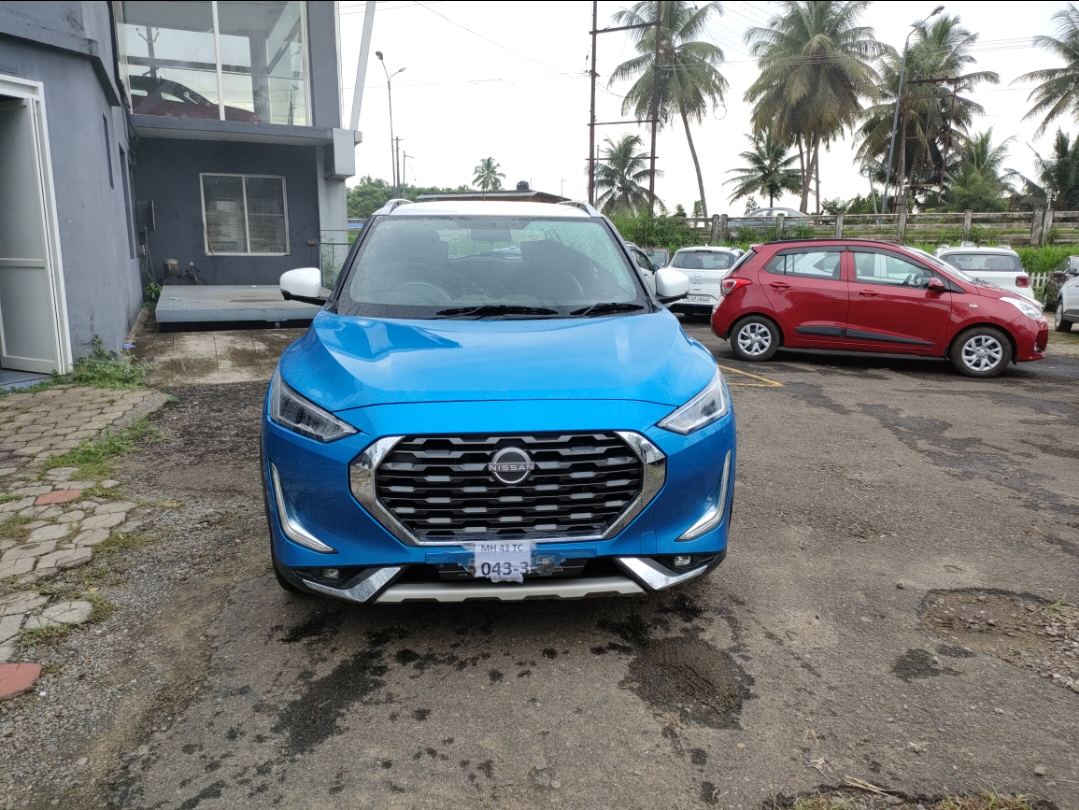 Nissan Magnite Xv Turbo Dual Tone 1.0 Cvt - Mahindra First Choice