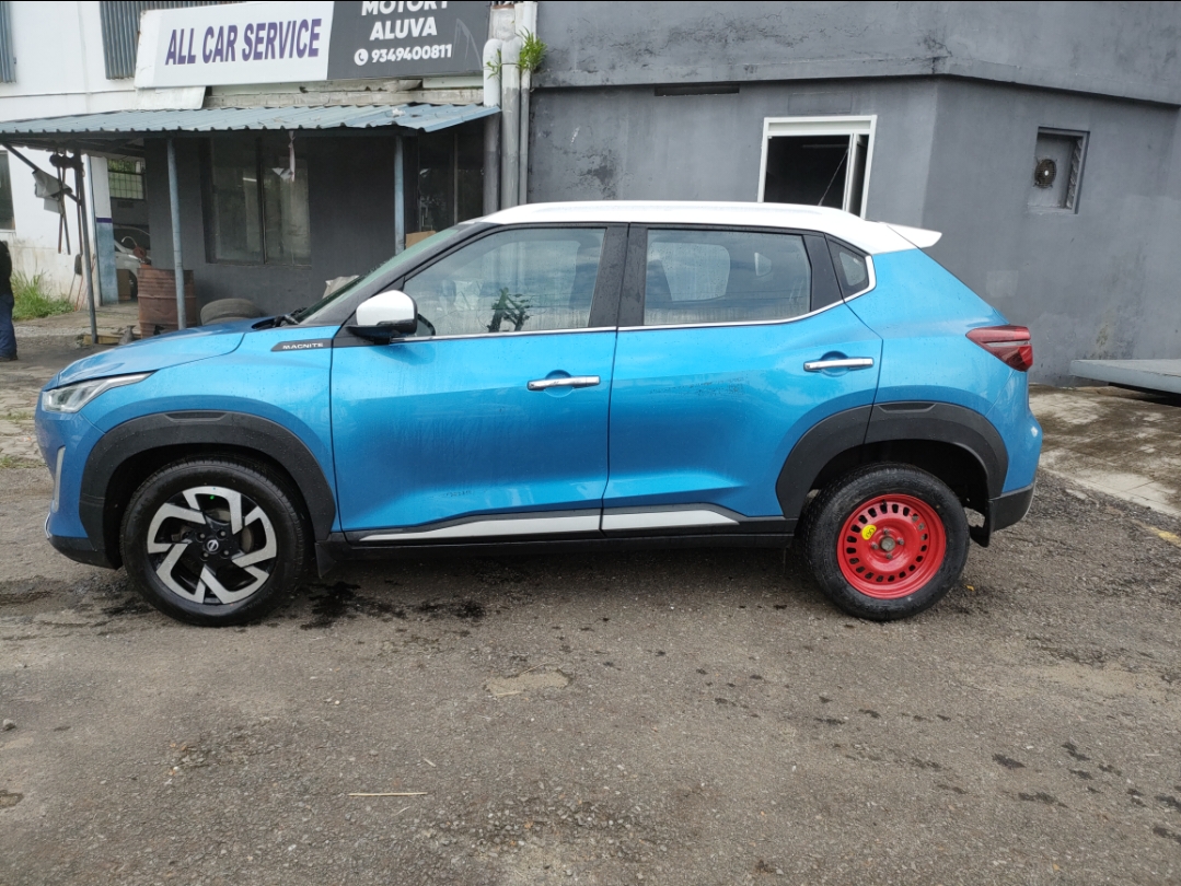 Nissan Magnite Xv Turbo Dual Tone 1.0 Cvt - Mahindra First Choice
