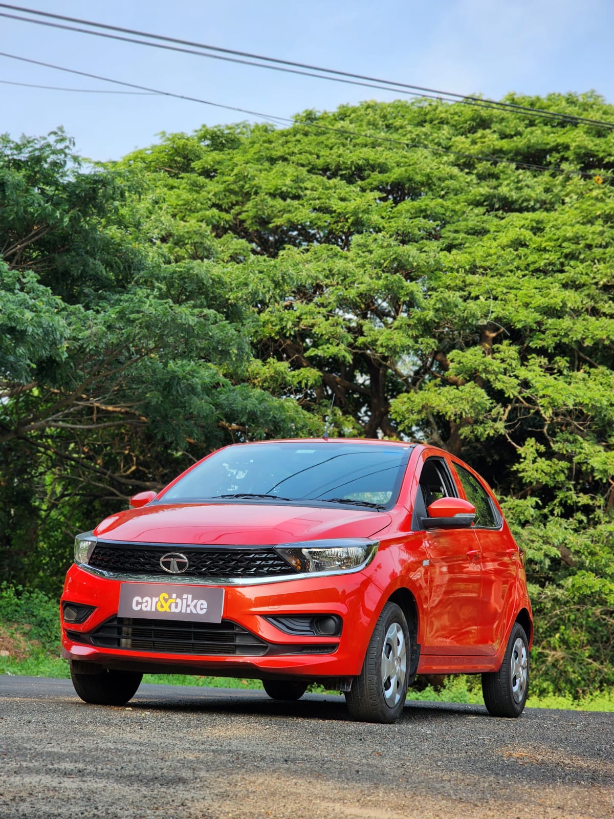 Used Tata Tiago Revotron XT in Kozhikode 2020 model, India at Best Price.