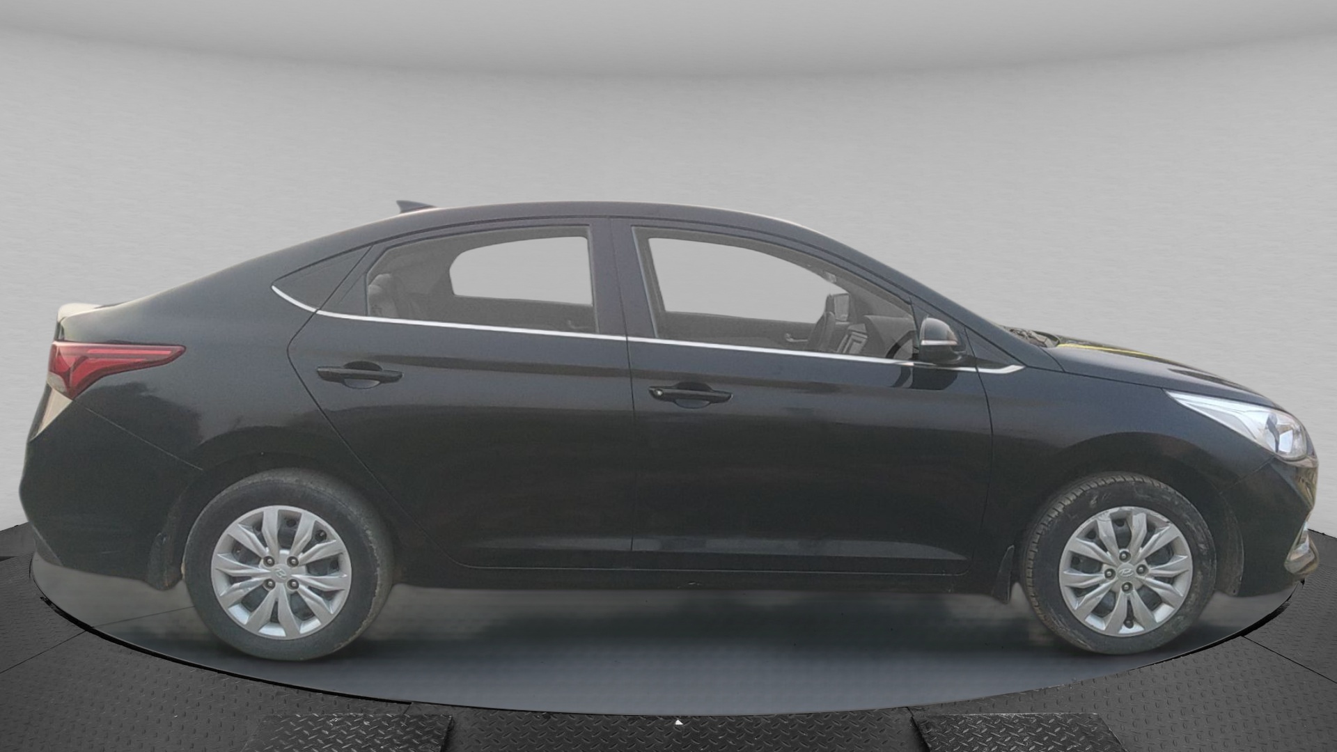 Used Hyundai Verna 1.4 CRDi in Mathura 2019 model, India at Best Price.