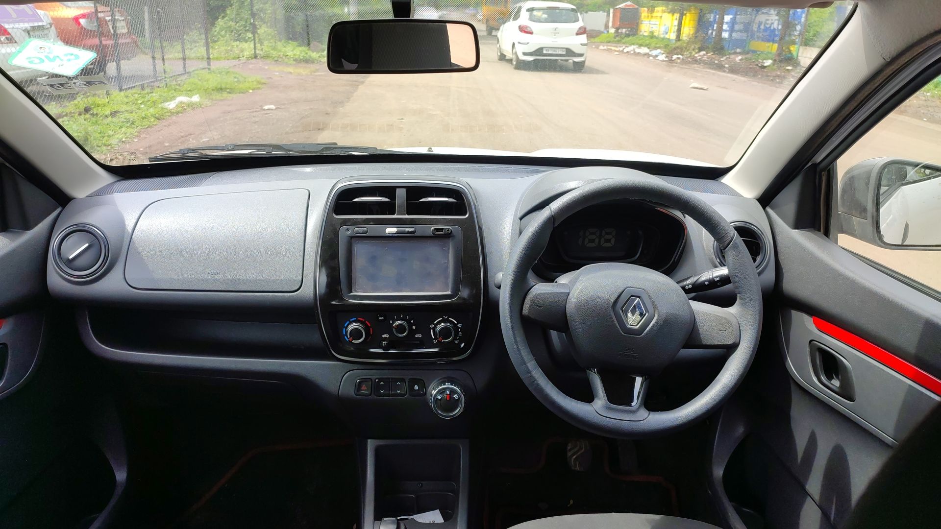 Used Renault Kwid RXT 1.0 BS IV in Nashik 2016 model, India at Best Price.