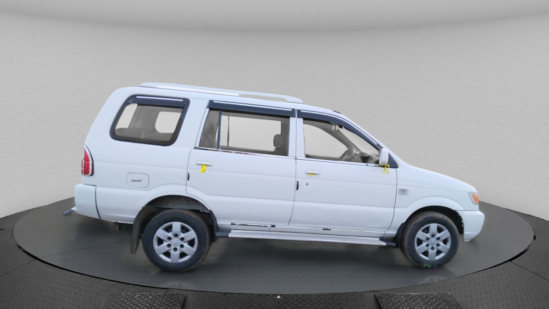 Used Chevrolet Tavera NEO 3 LS 10 STR BS IV in Dhar 2017 model, India ...