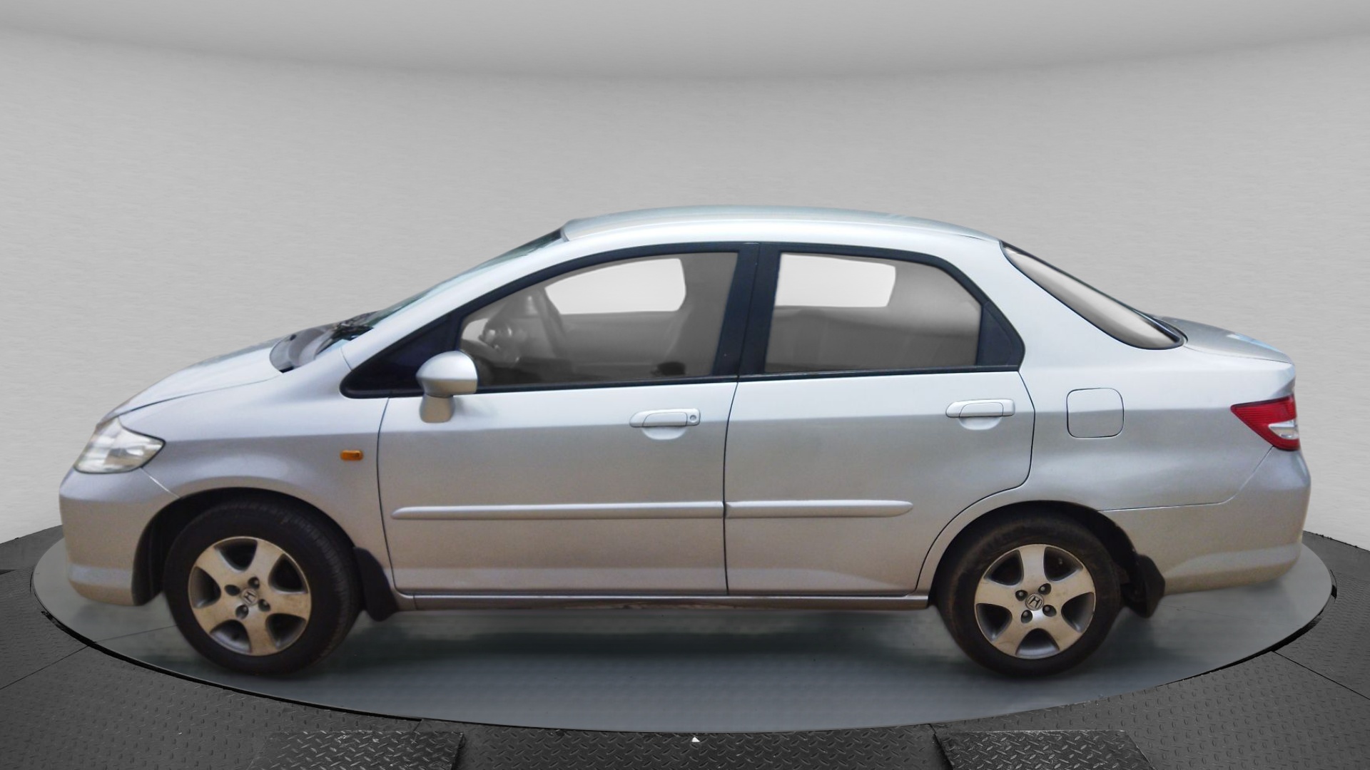 Used Honda City 1.5 GXI in Palladam 2005 model, India at Best Price.