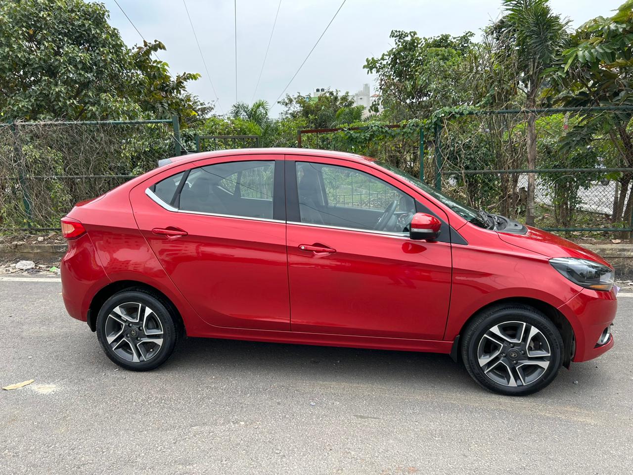 Used Tata Tigor XZ Petrol in Bangalore 2017 model, India at Best Price.